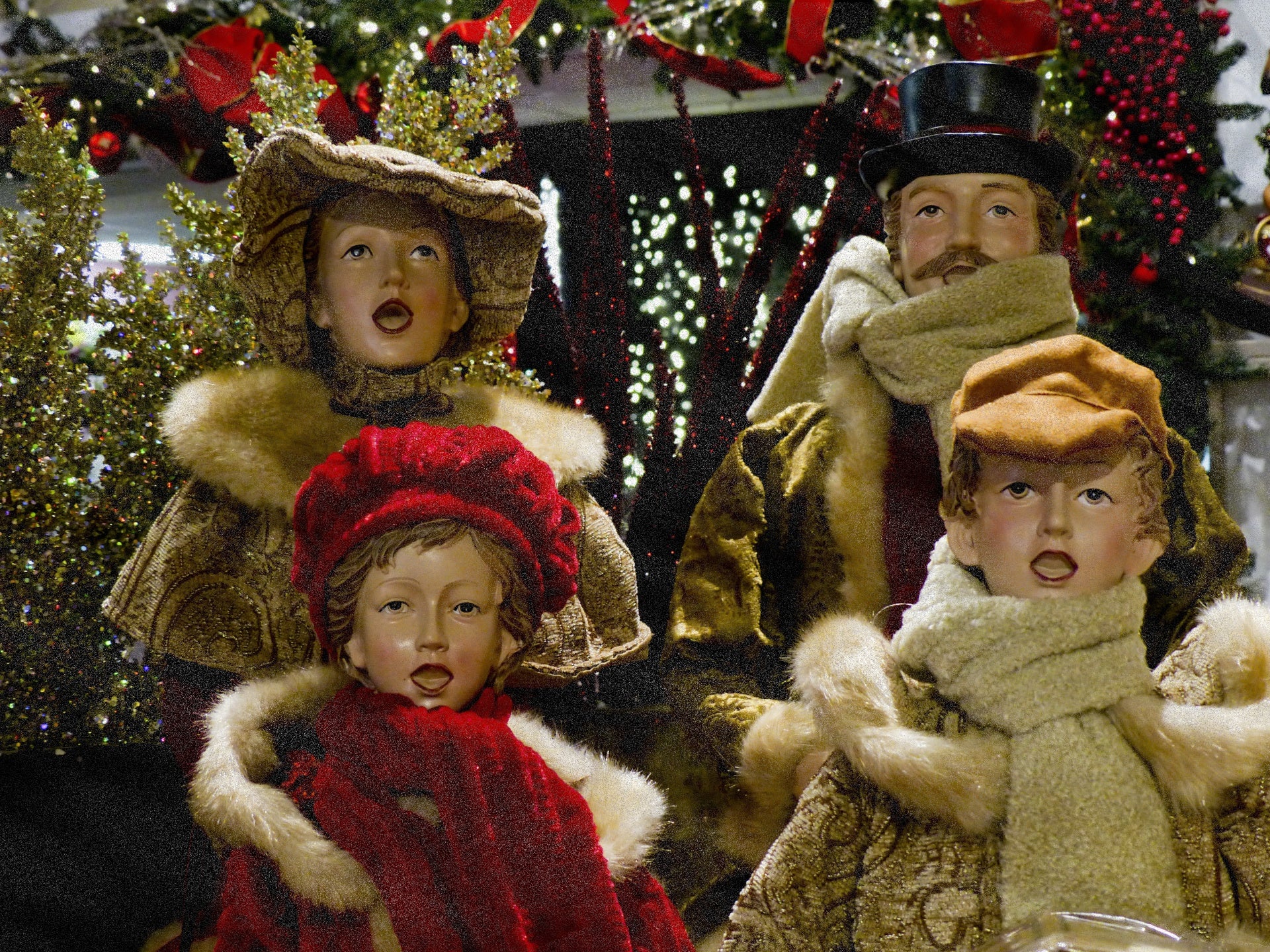 How To Go Caroling at Christmas | MyNativity